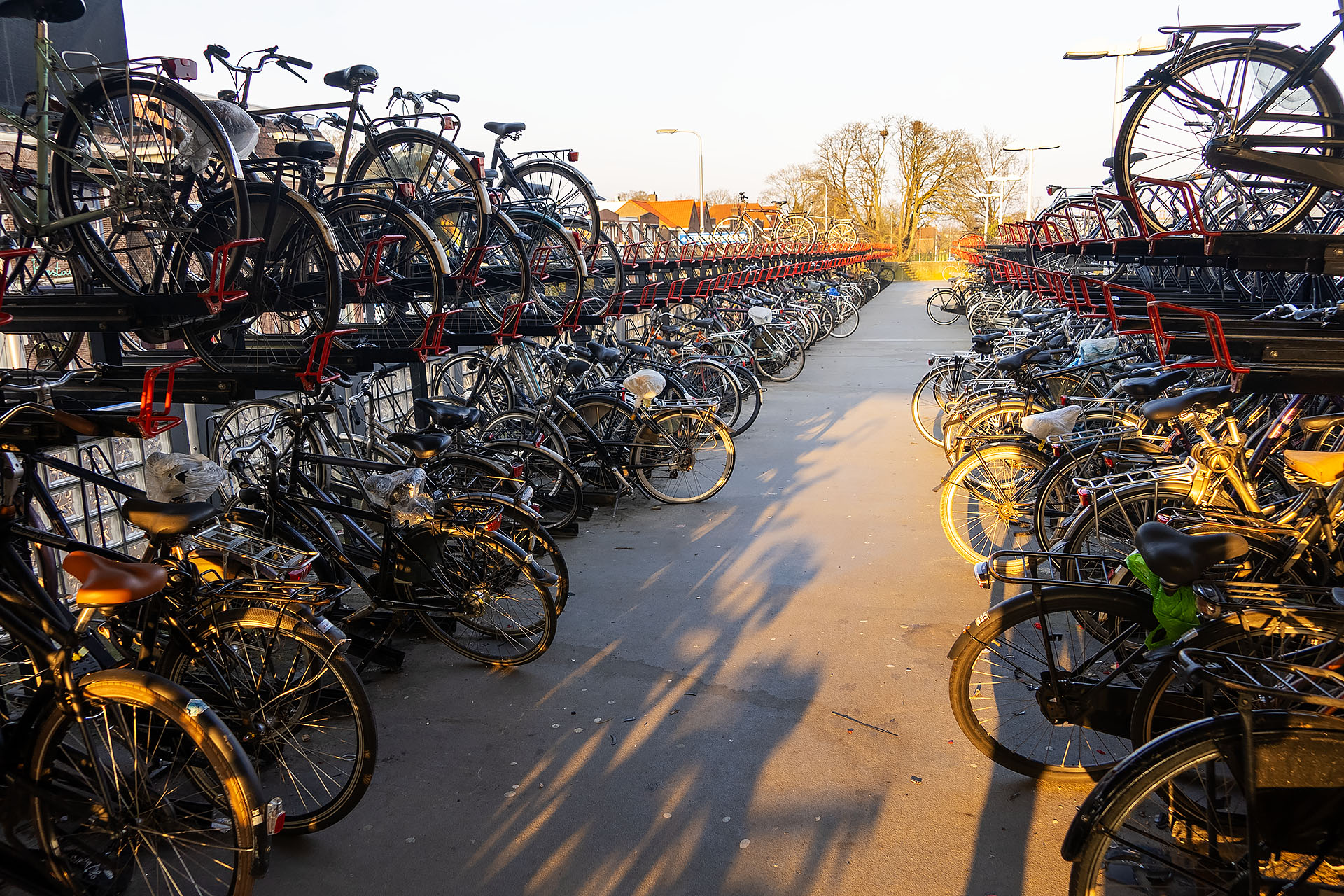 Stationsgebied aangepakt: Nieuwe fietsenstalling en snelle bus aan ...